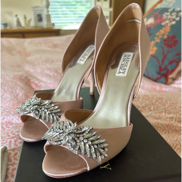 Badgley Mischka | Shoes | Badgely Mischa Pink Satin Heels | Poshmark